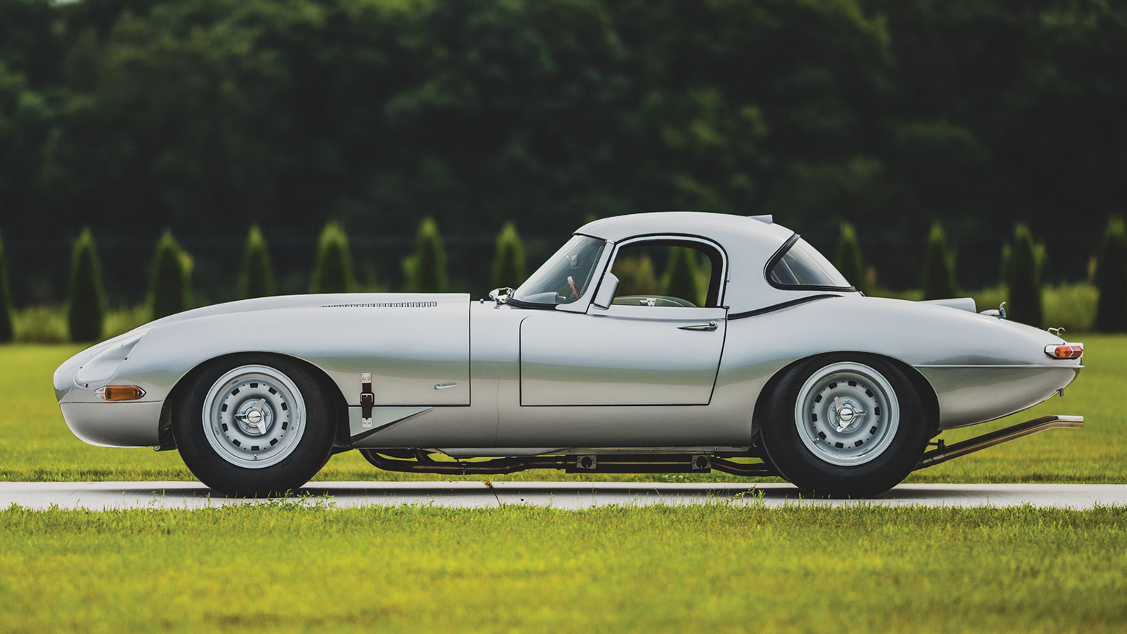 A Stunning 1963 Jaguar E-Type Lightweight Goes To Auction - IMBOLDN