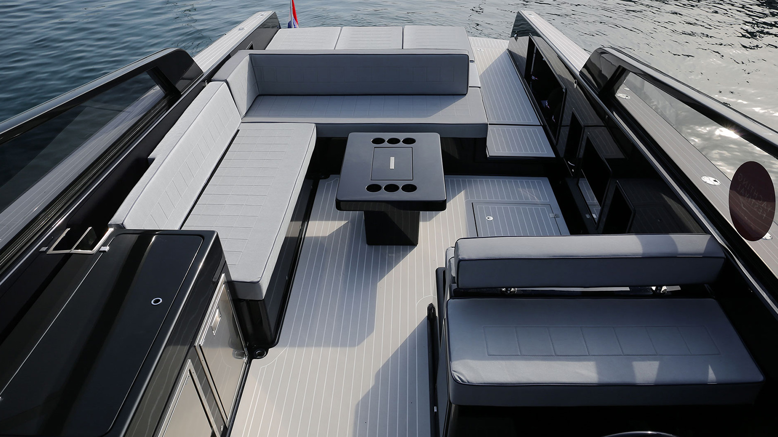 VanDutch Redefines Their Classic Yacht With The 40.2 Model - IMBOLDN