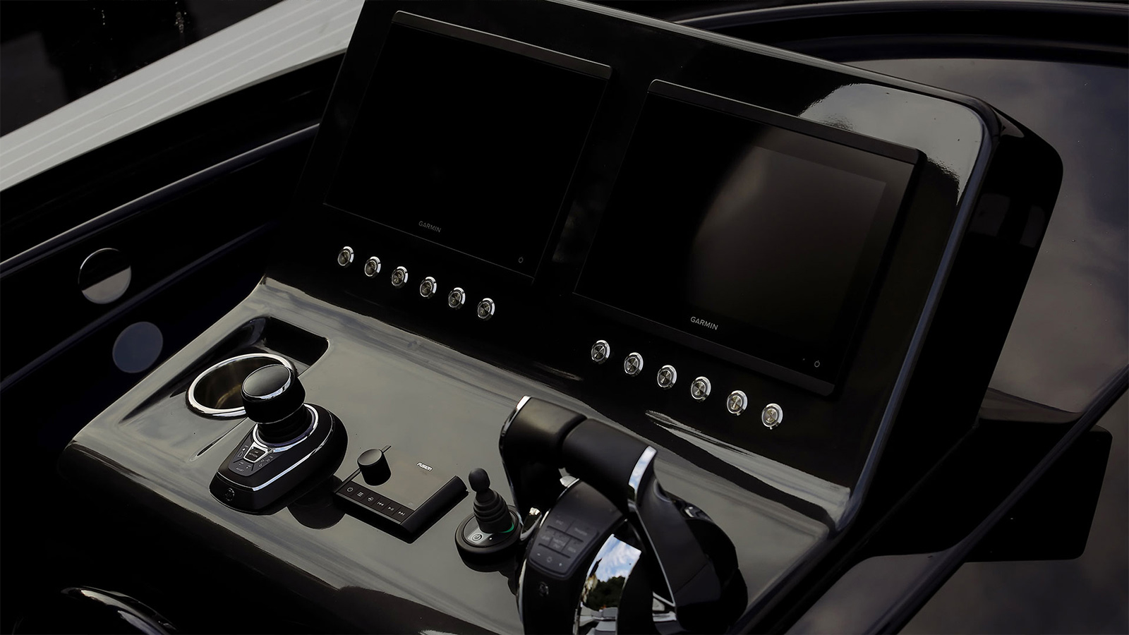 VanDutch Redefines Their Classic Yacht With The 40.2 Model - IMBOLDN