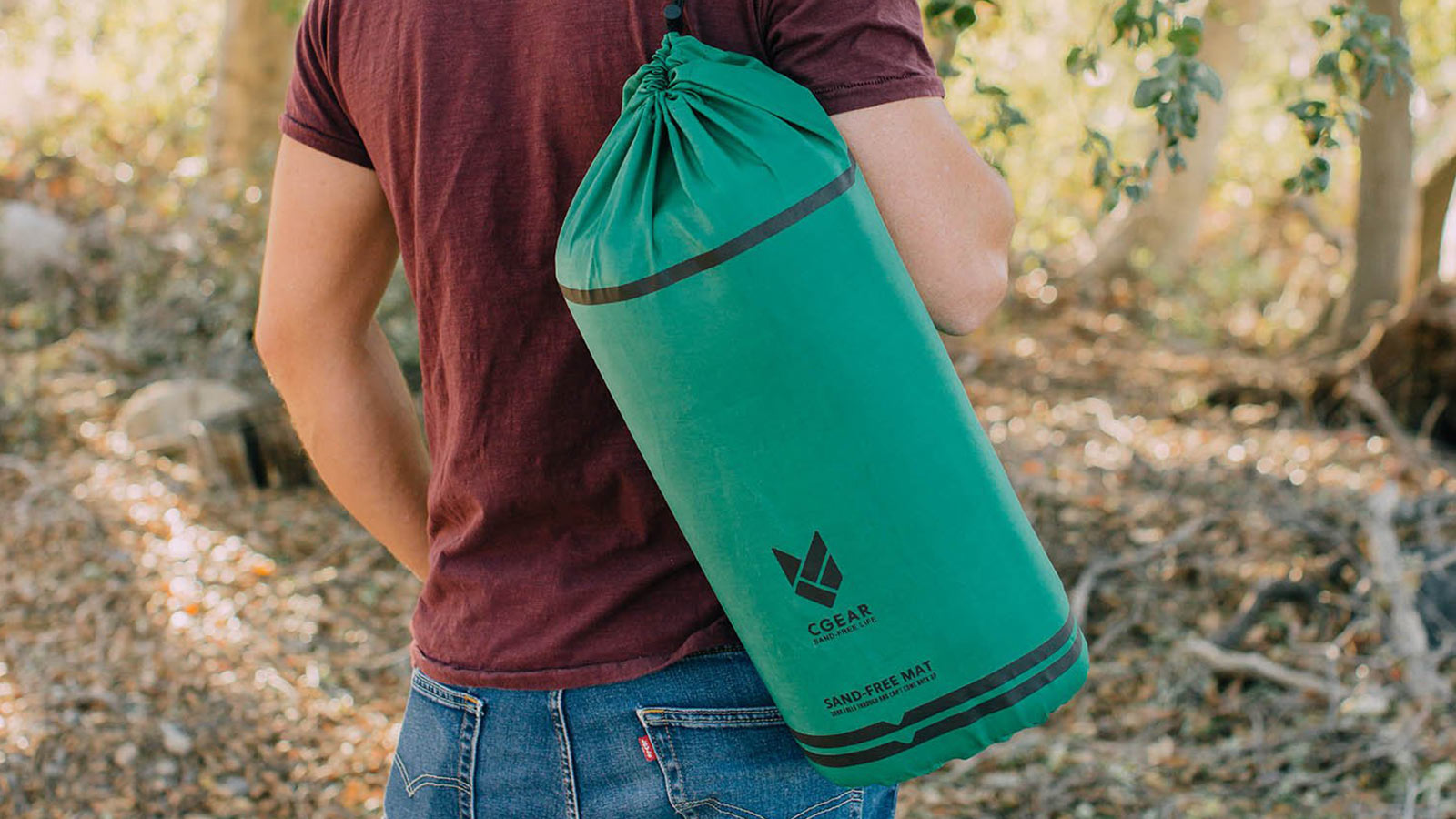 This Beach Mat Wicks Away Sand, Dirt, and Water - IMBOLDN