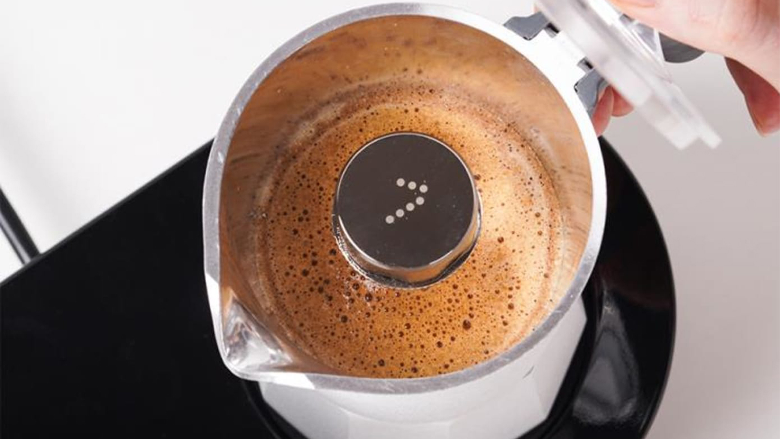 The Seven & Me Coffee Maker Lets You Brew Like A Barista - IMBOLDN
