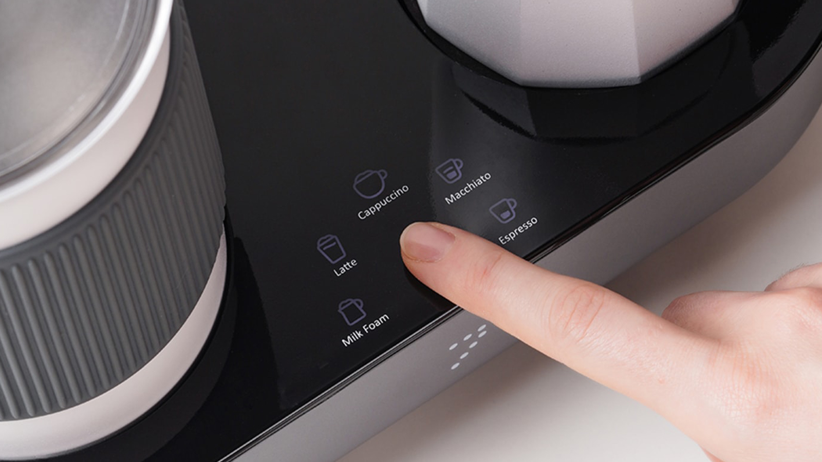 The Seven & Me Coffee Maker Lets You Brew Like A Barista - IMBOLDN