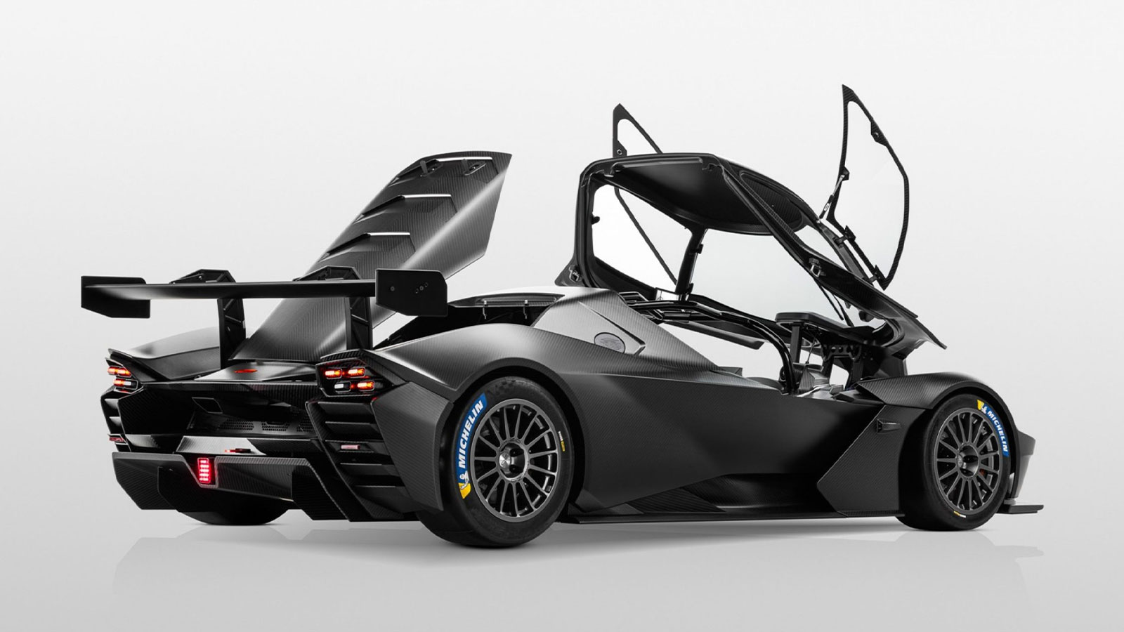 The KTM X-Bow GTX Is A Fresh Out Of The Box Racecar With 530 HP - IMBOLDN