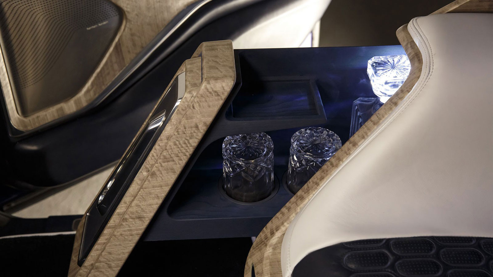 Aznom Palladium Is An Off-Road Capable Luxury Limousine Pickup Truck ...