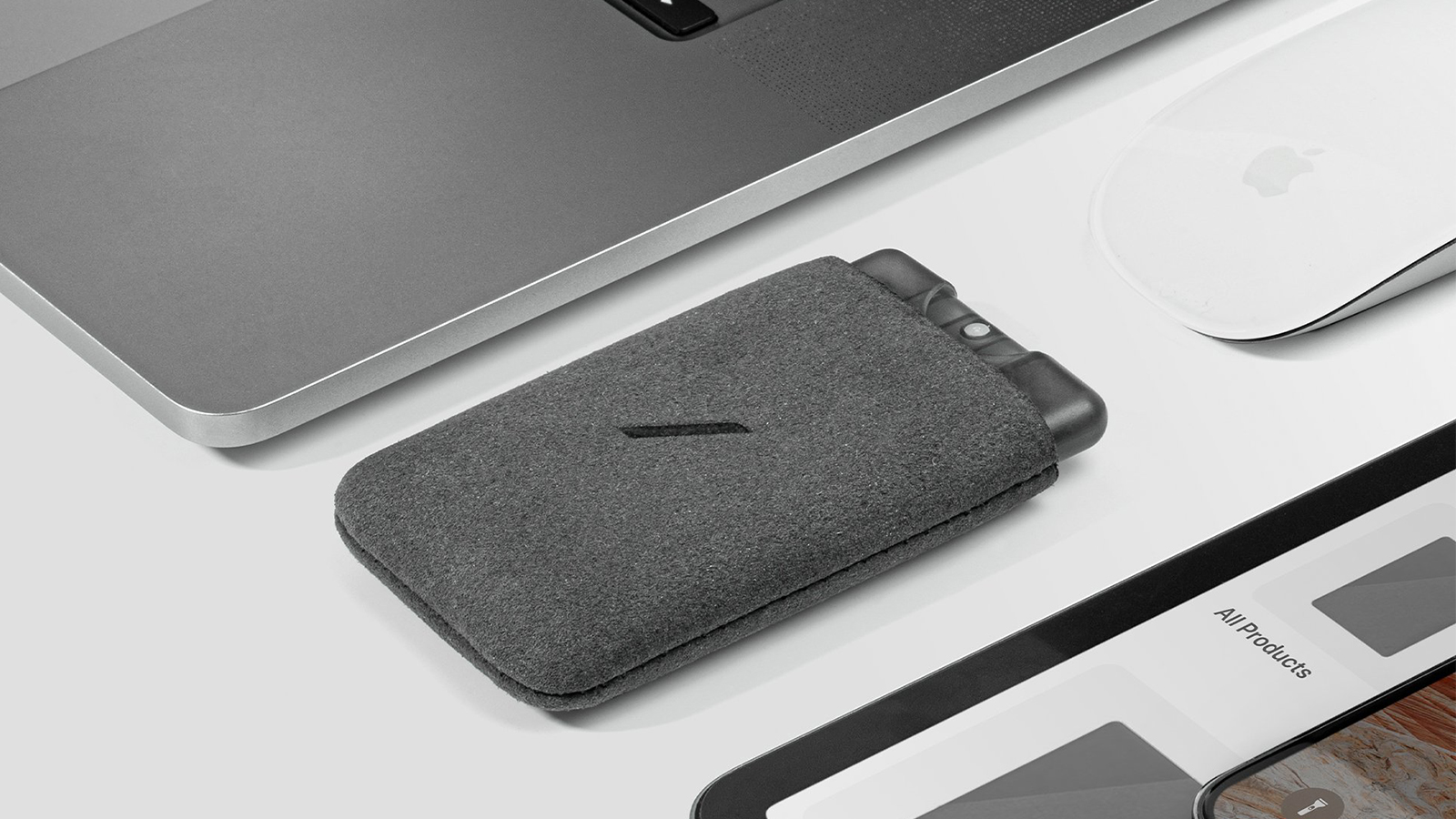 Native Union’s Clean Screen Spray Ensures Your Devices Will Be Smudge And Fingerprint-Free - IMBOLDN