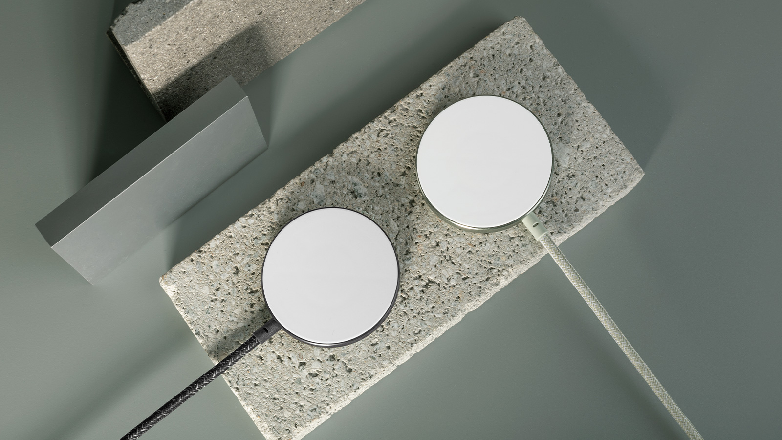 Native Union Introduces The Snap Magnetic Wireless Charger - IMBOLDN