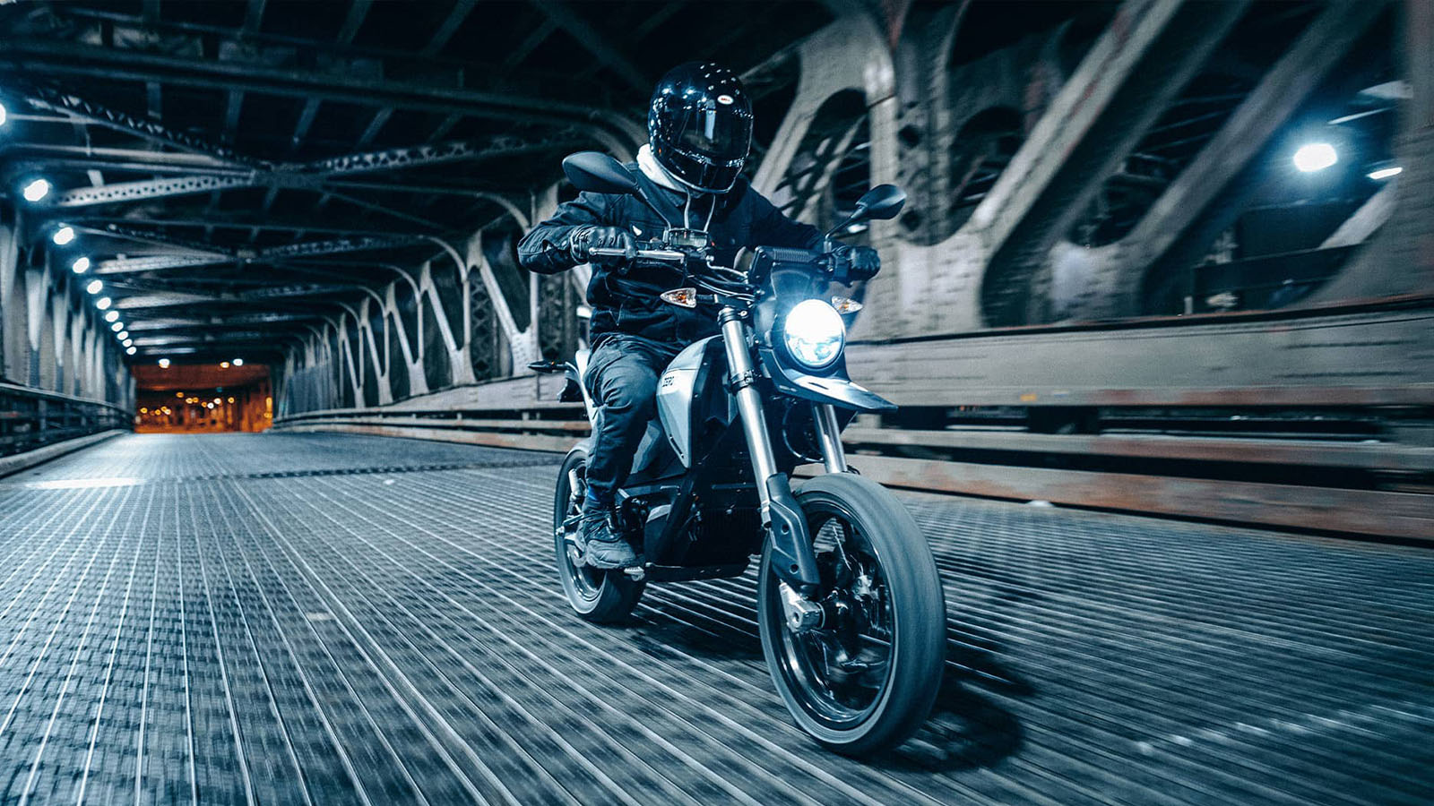 New Zero FXE Electric Motorcycle Achieves 100 Miles Of Range In The ...