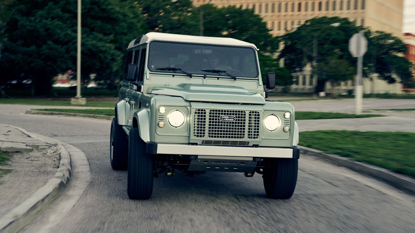 The Himalaya Hue 166 Is A Custom Land Rover Defender 110 Resto Mod With ...