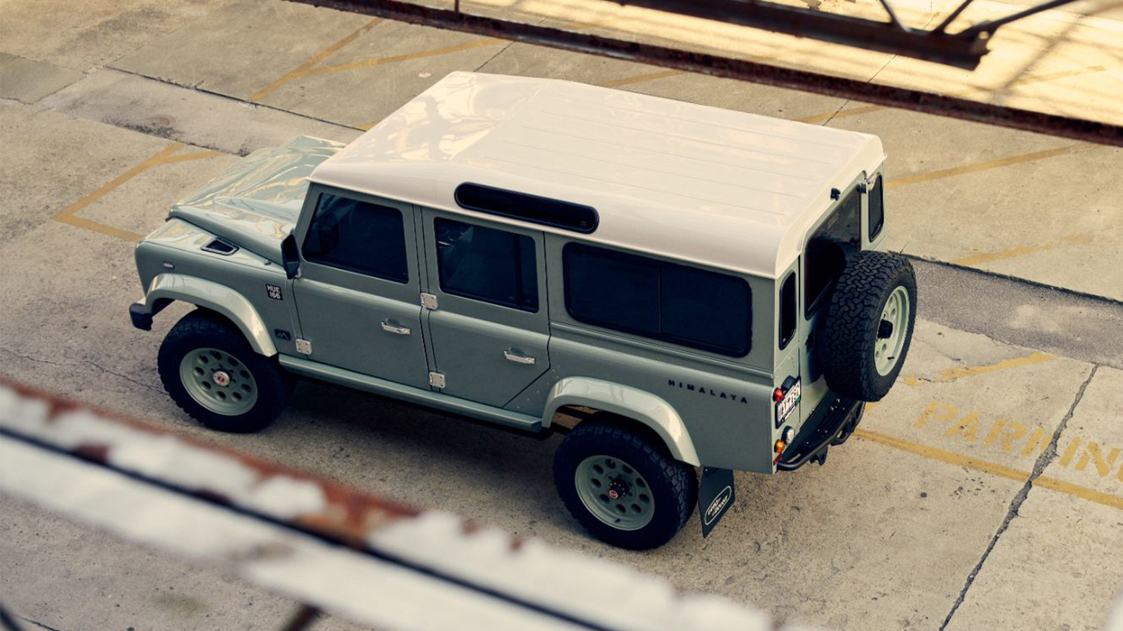 The Himalaya Hue 166 Is A Custom Land Rover Defender 110 Resto Mod With ...