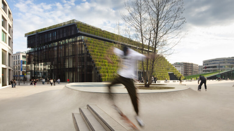 Kö-Bogen II Office Building Is Wrapped In Five Miles Of Hedges To ...