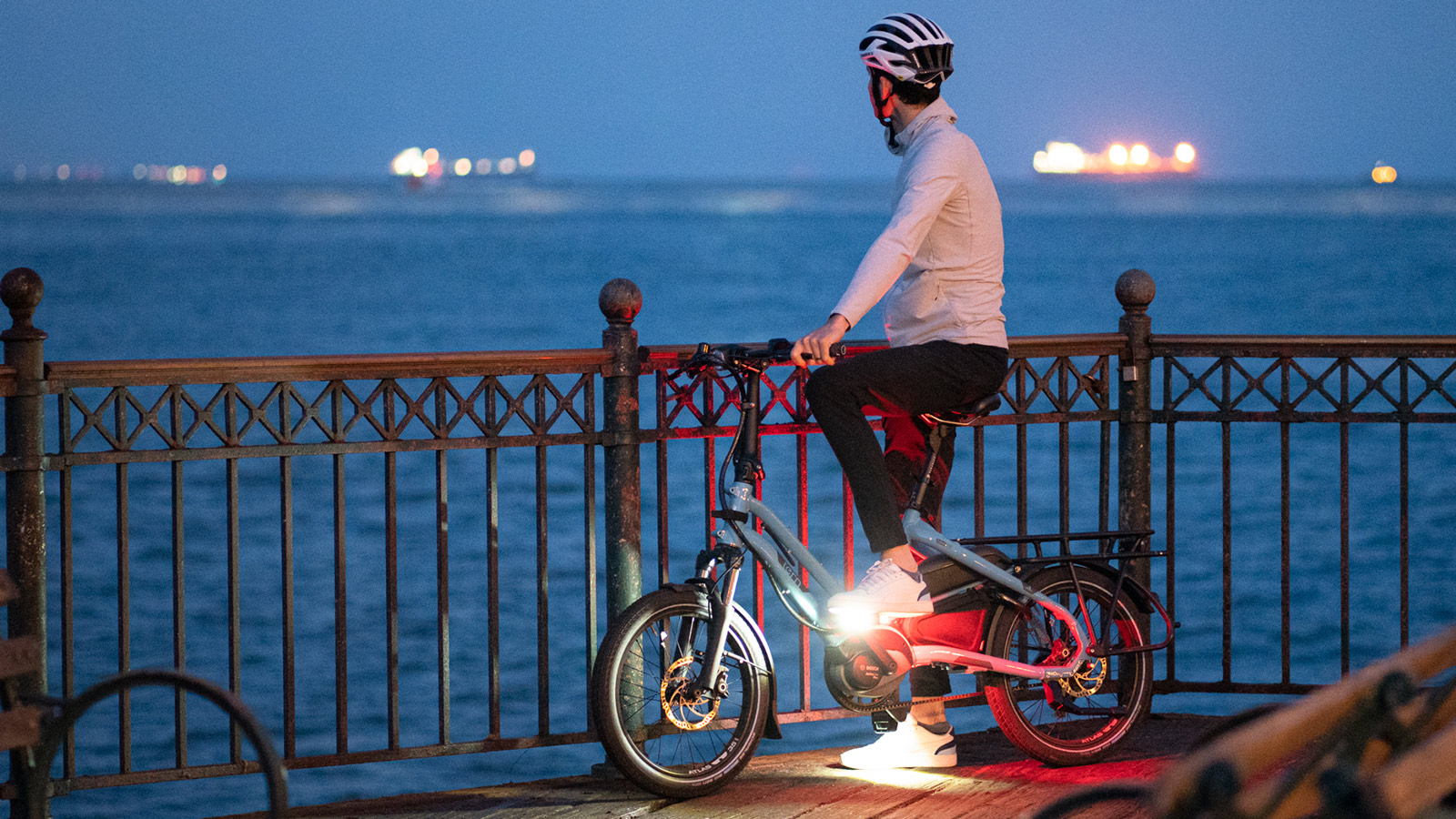 Illuminate Your Bike Rides With New Arclight Bike Pedals - IMBOLDN