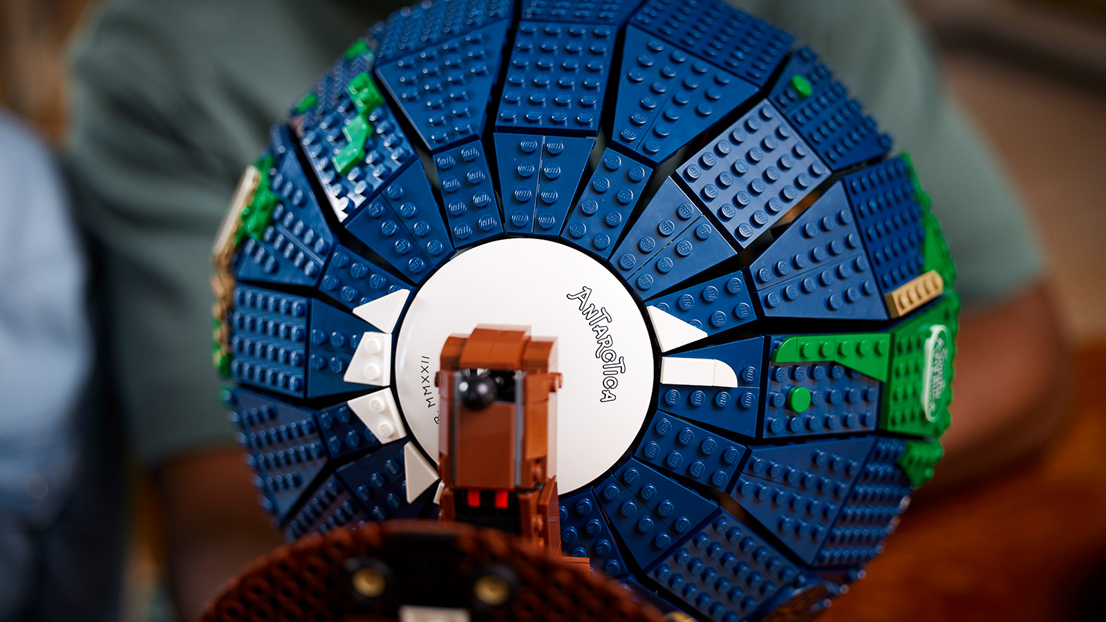 Explore The World With The LEGO Ideas Globe - IMBOLDN