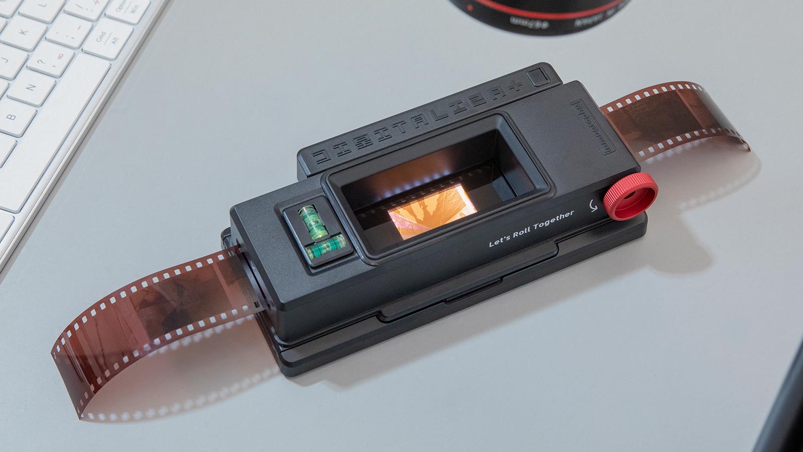 The Lomography DigitaLIZA+ And Lomography DigitaLIZA Max Bring Past ...