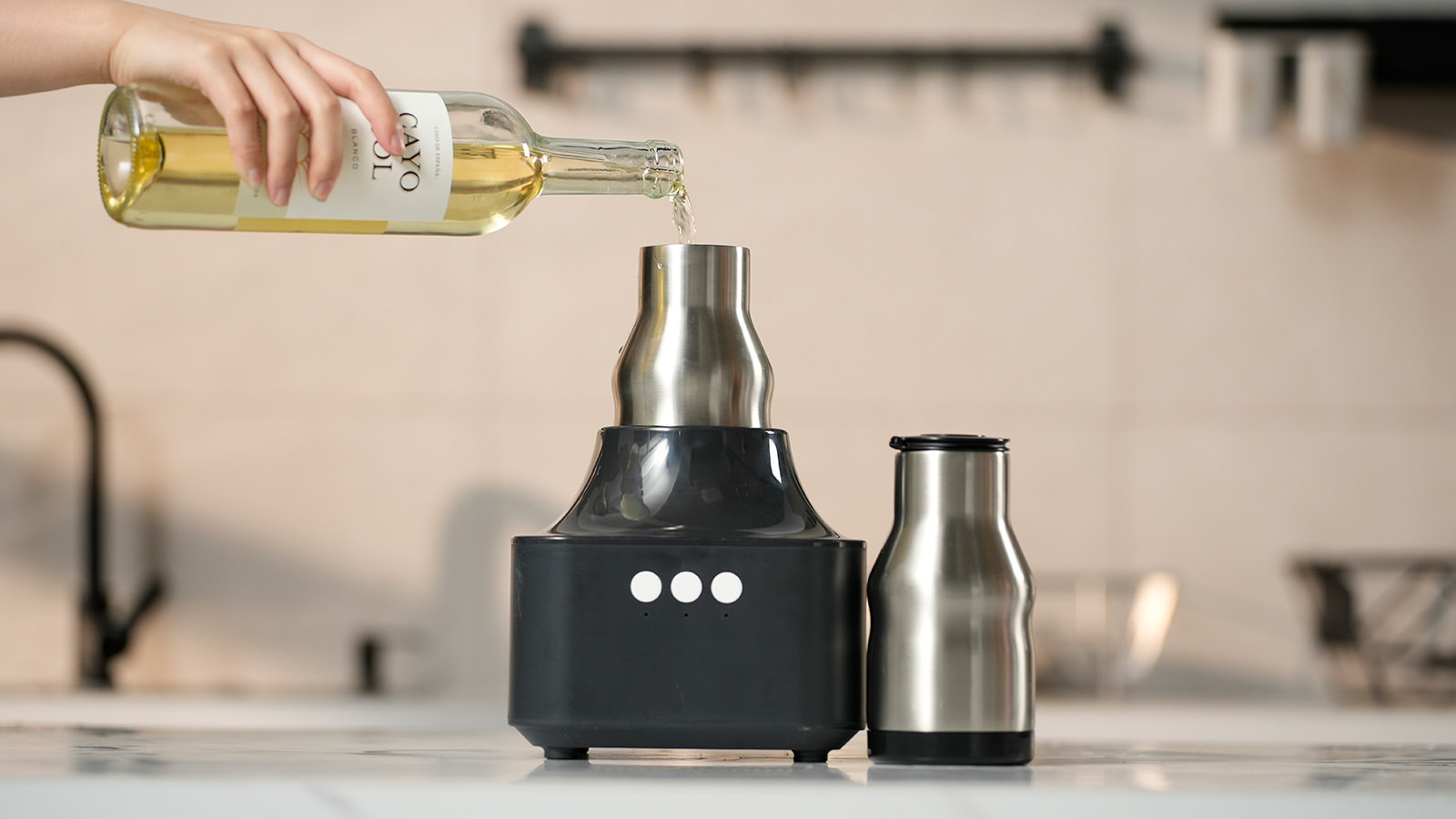 ICEFOX Portable Drink Cooler Is the Ultimate Party Gadget - IMBOLDN