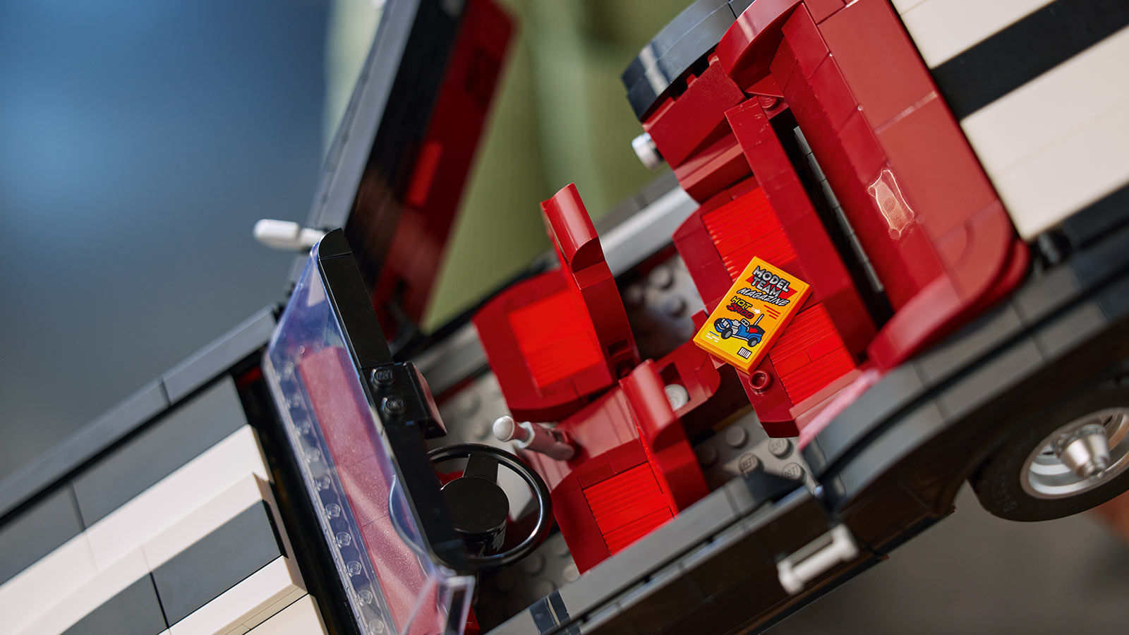 Build Your Own “Pony” Car With The LEGO Chevrolet Camaro Z28 Set - IMBOLDN