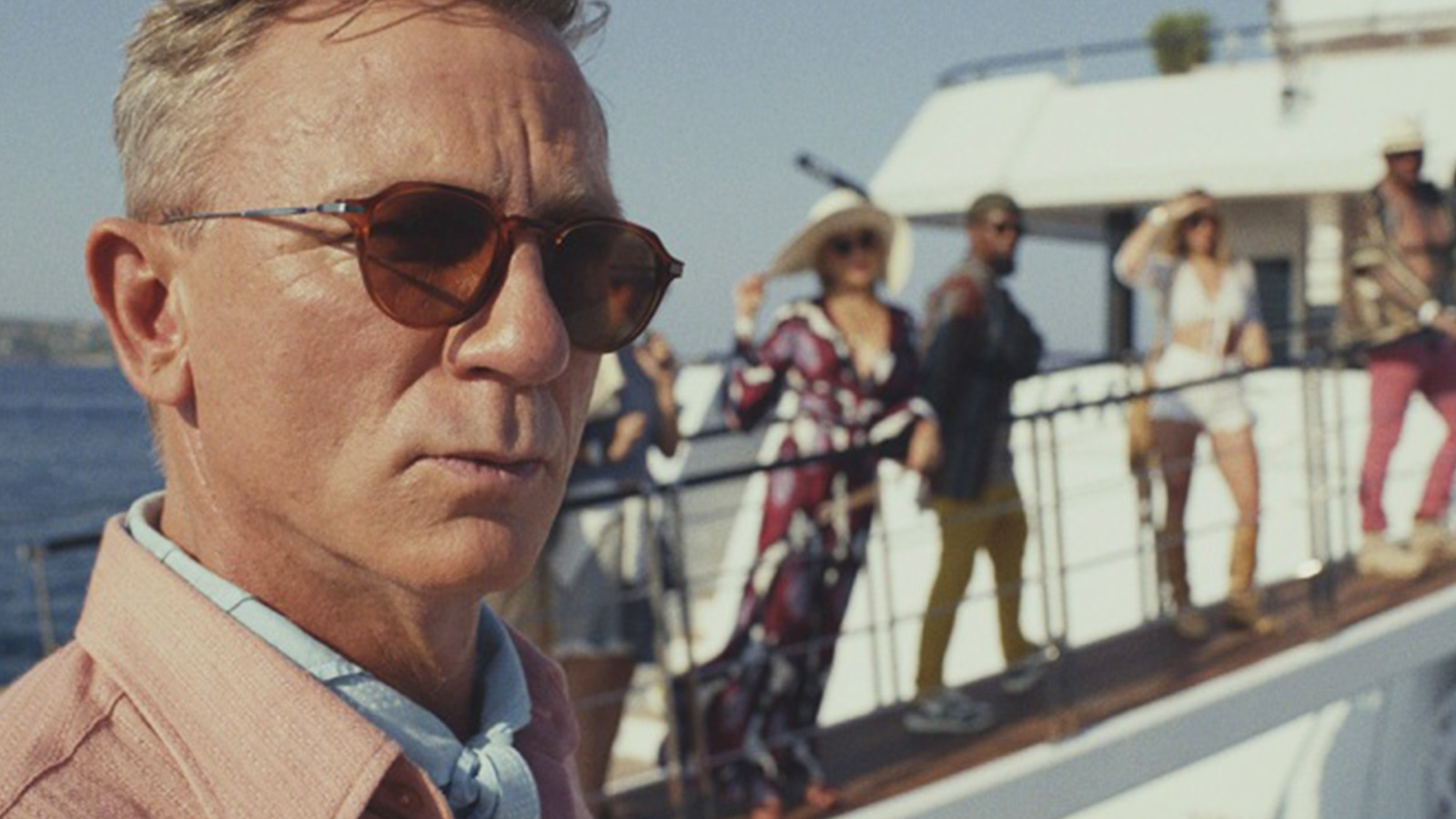 Daniel Craig Returns As Benoit Blanc In ‘Glass Onion: A Knives Out ...