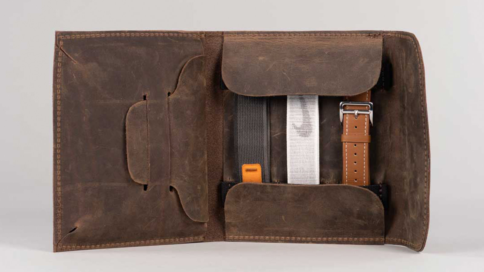 WaterField Designs Unveils The Time Travel Case For Apple Watch - IMBOLDN