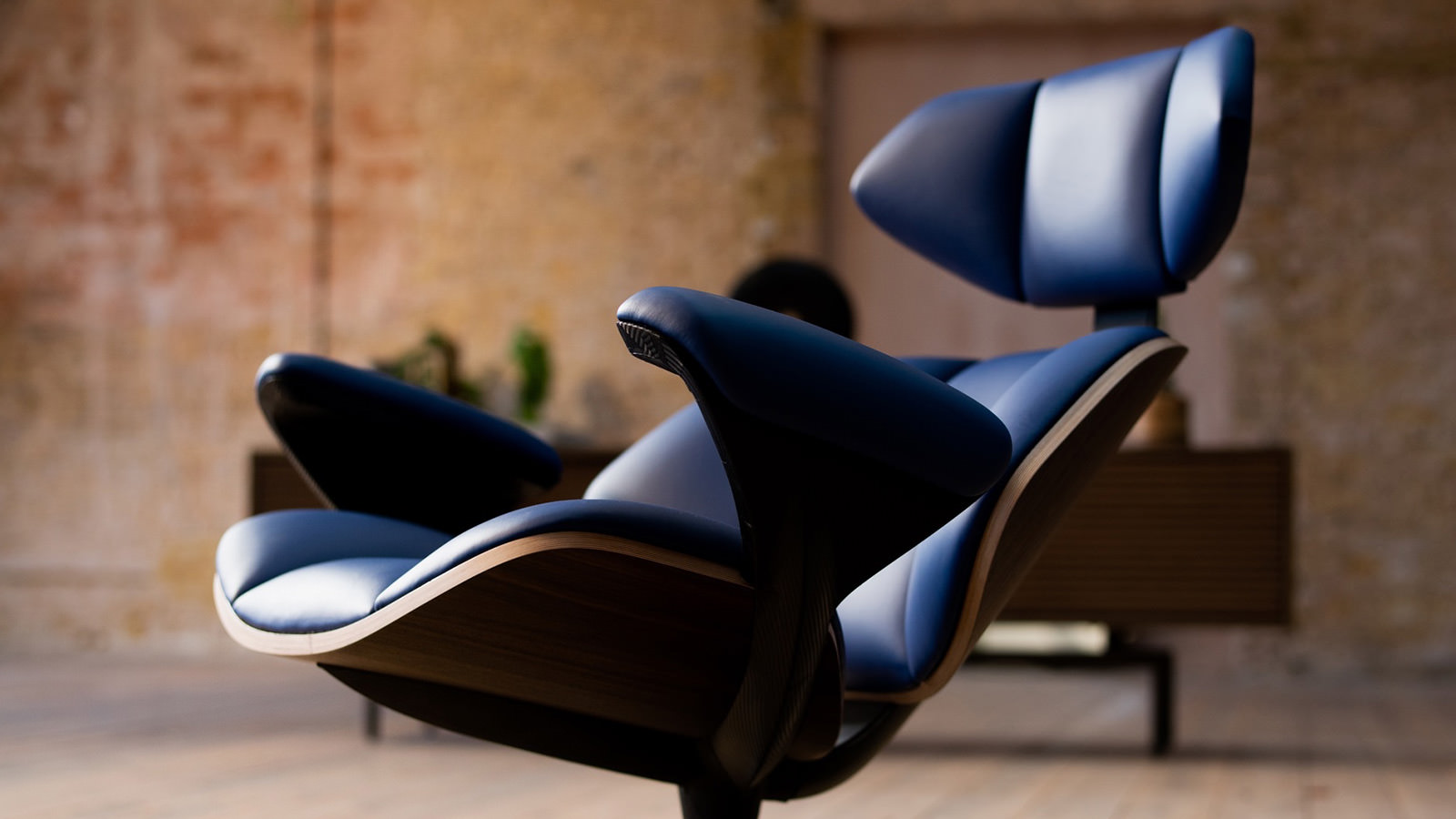 Presenting Ian Callum’s Automotive-Inspired CALLUM Lounge Chair - IMBOLDN