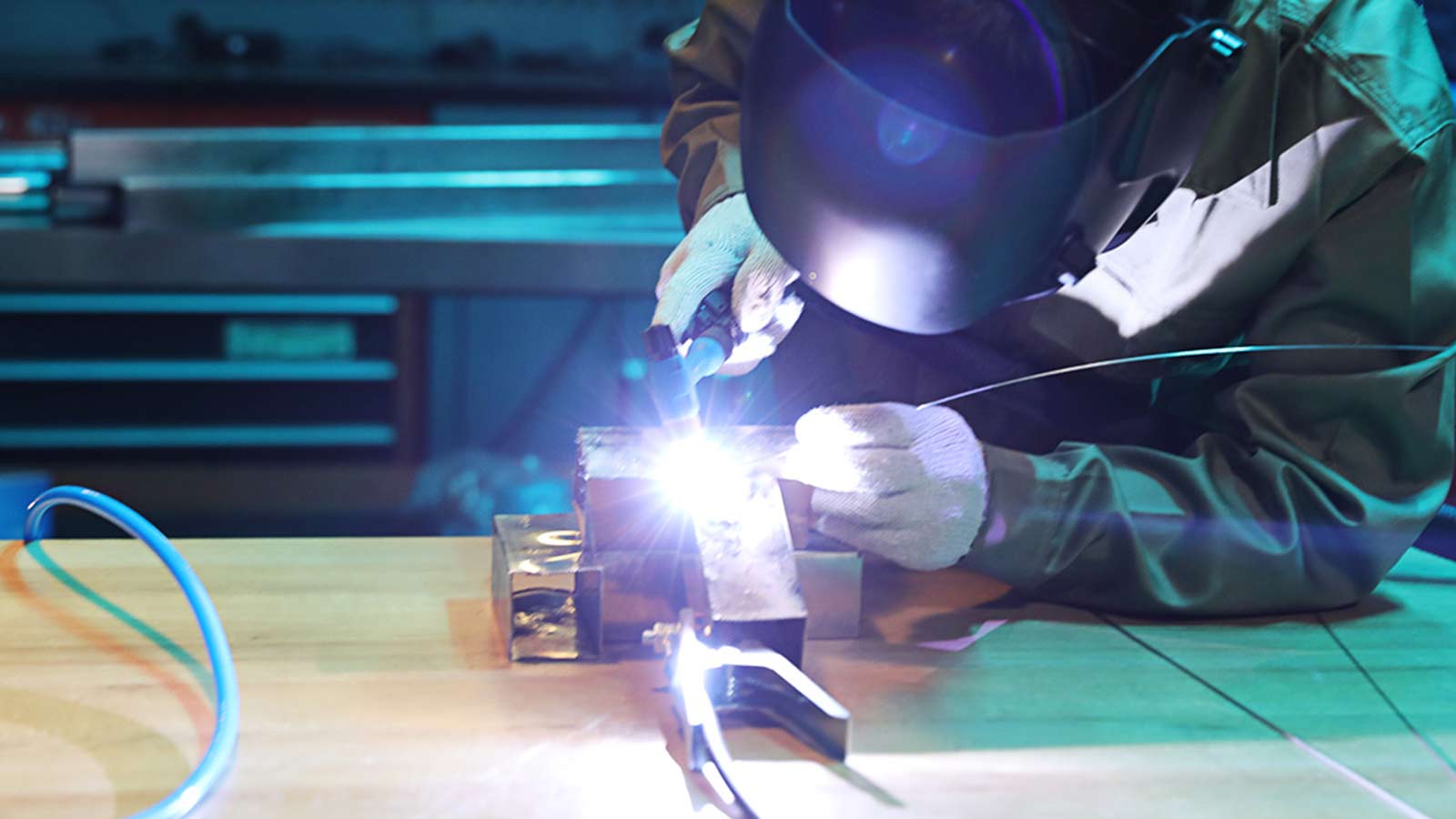 GoWelding’s 5-in-1 Portable Welder Is A Complete Welding System For All ...