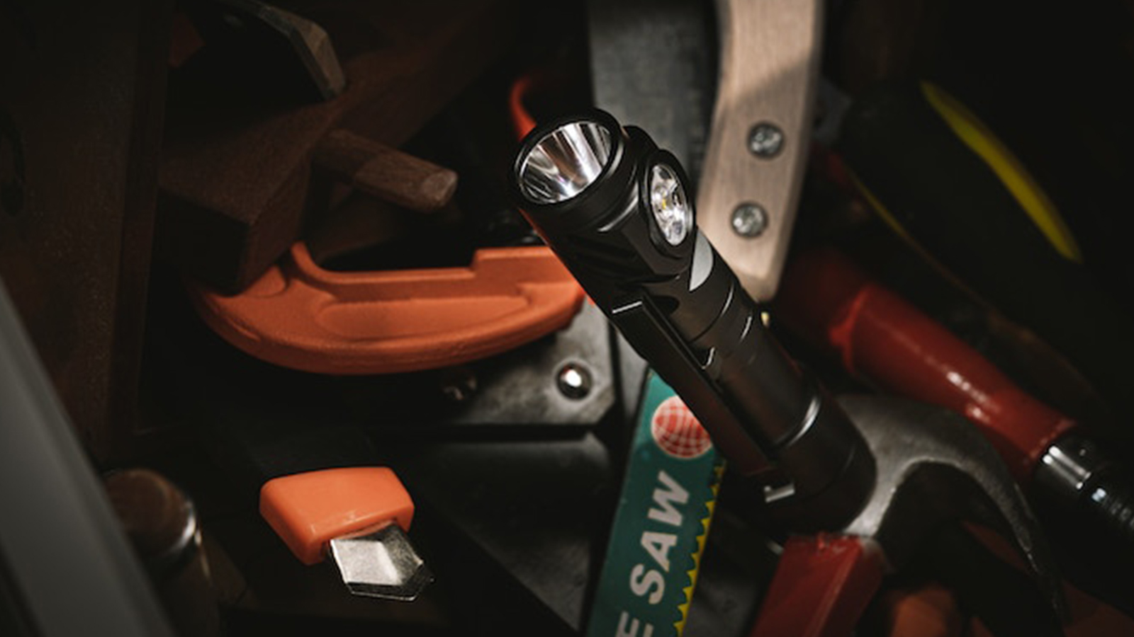 L1 Is The Ultimate All-In-One Flashlight - IMBOLDN