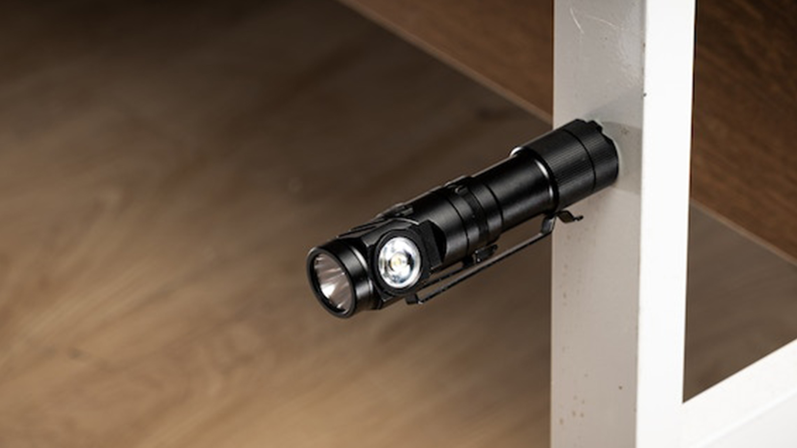 L1 Is The Ultimate All-In-One Flashlight - IMBOLDN
