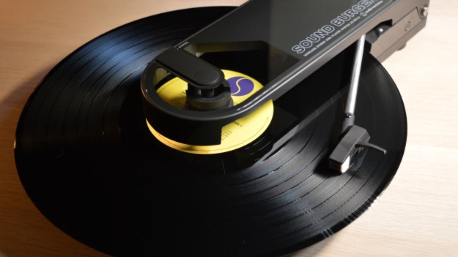 Audio-Technica Sound Burger Portable Bluetooth Turntable Makes A ...