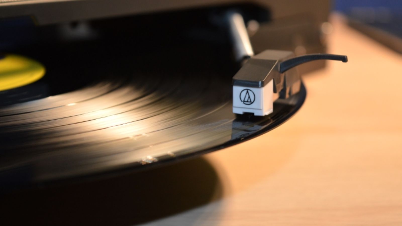 Audio-Technica Sound Burger Portable Bluetooth Turntable Makes A ...