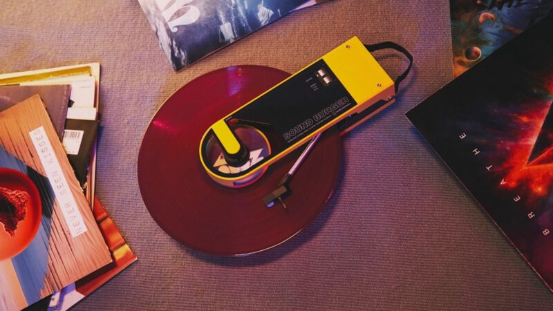 Audio-Technica Sound Burger Portable Bluetooth Turntable Makes A ...