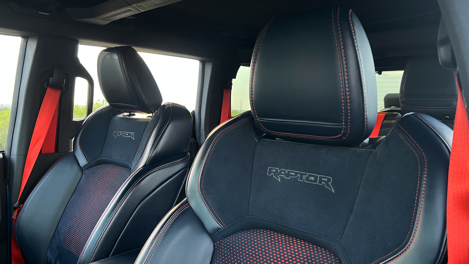 2023 Ford Bronco Raptor Is A Wild Horse With Razor Sharp Shoes - IMBOLDN