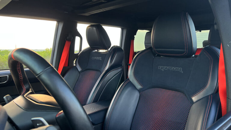 2023 Ford Bronco Raptor Is A Wild Horse With Razor Sharp Shoes - IMBOLDN