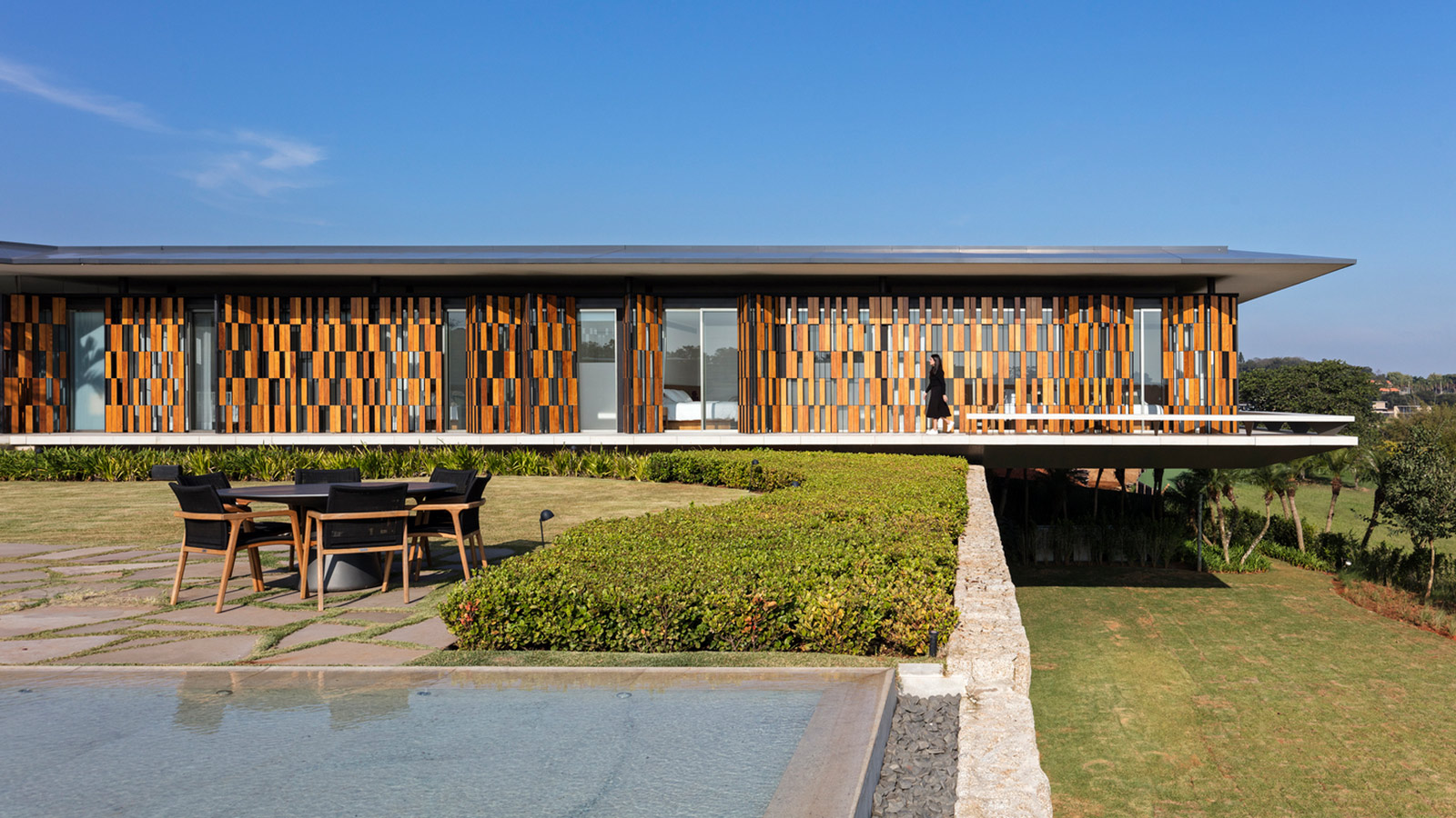 MJE House Is A Stunning Architectural Gem In São Paulo, Brazil By ...