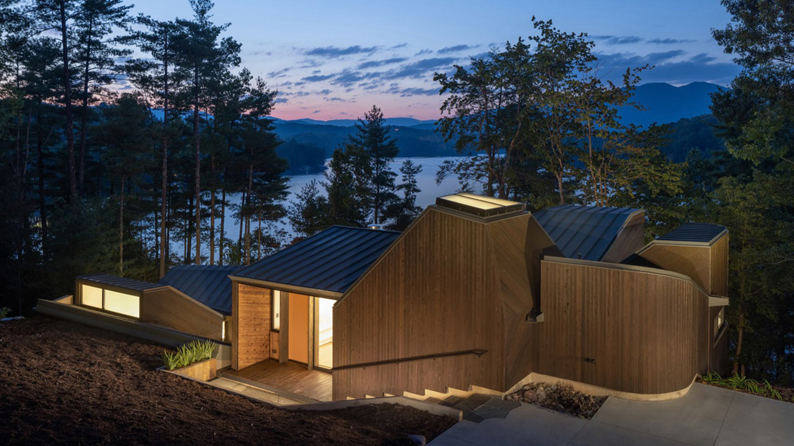 Nebo House Embraces Nature's Beauty In North Carolina - IMBOLDN