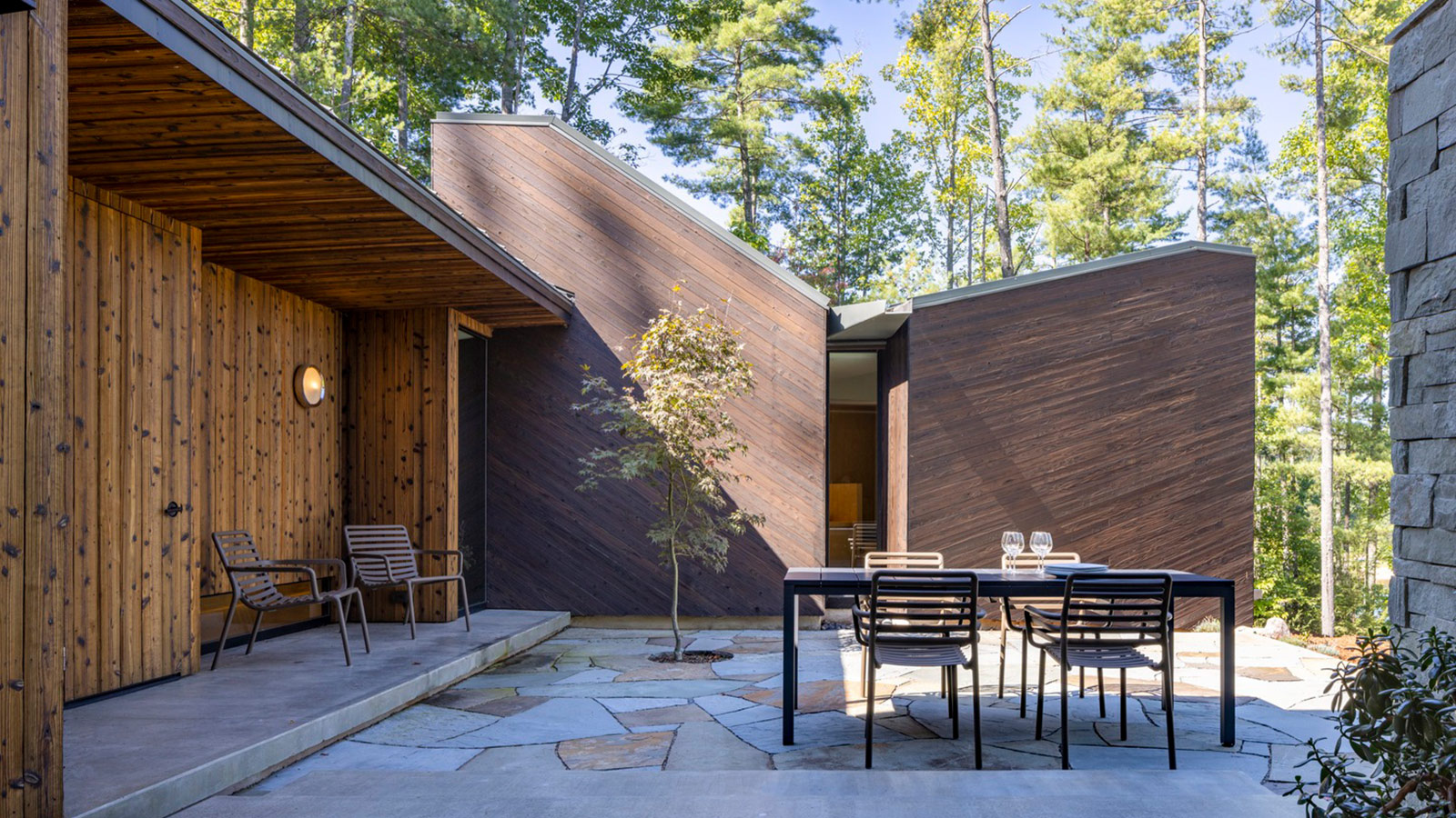 Nebo House Embraces Nature's Beauty In North Carolina - IMBOLDN
