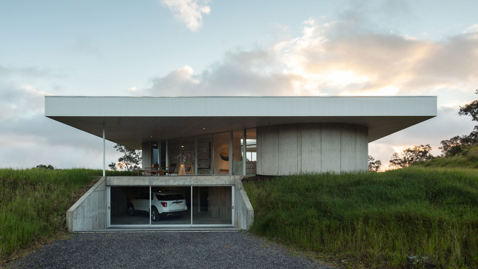 Musubi House Is An Off-Grid Haven On Hawaii's Big Island - IMBOLDN