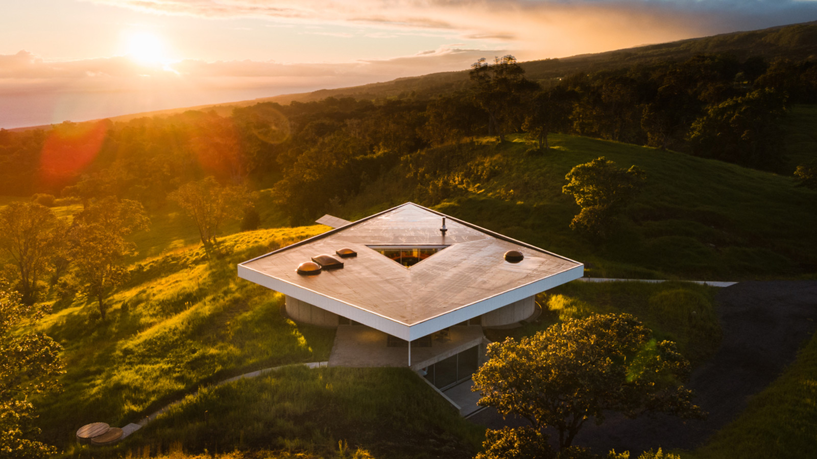 Musubi House Is An Off-Grid Haven On Hawaii's Big Island - IMBOLDN