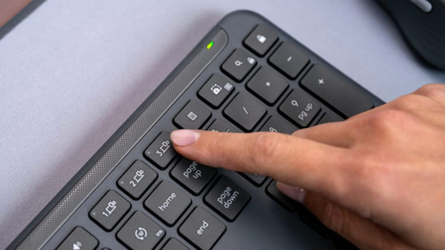 The Logitech Signature Slim Mk955 Wireless Keyboard And Mouse Combo Imboldn