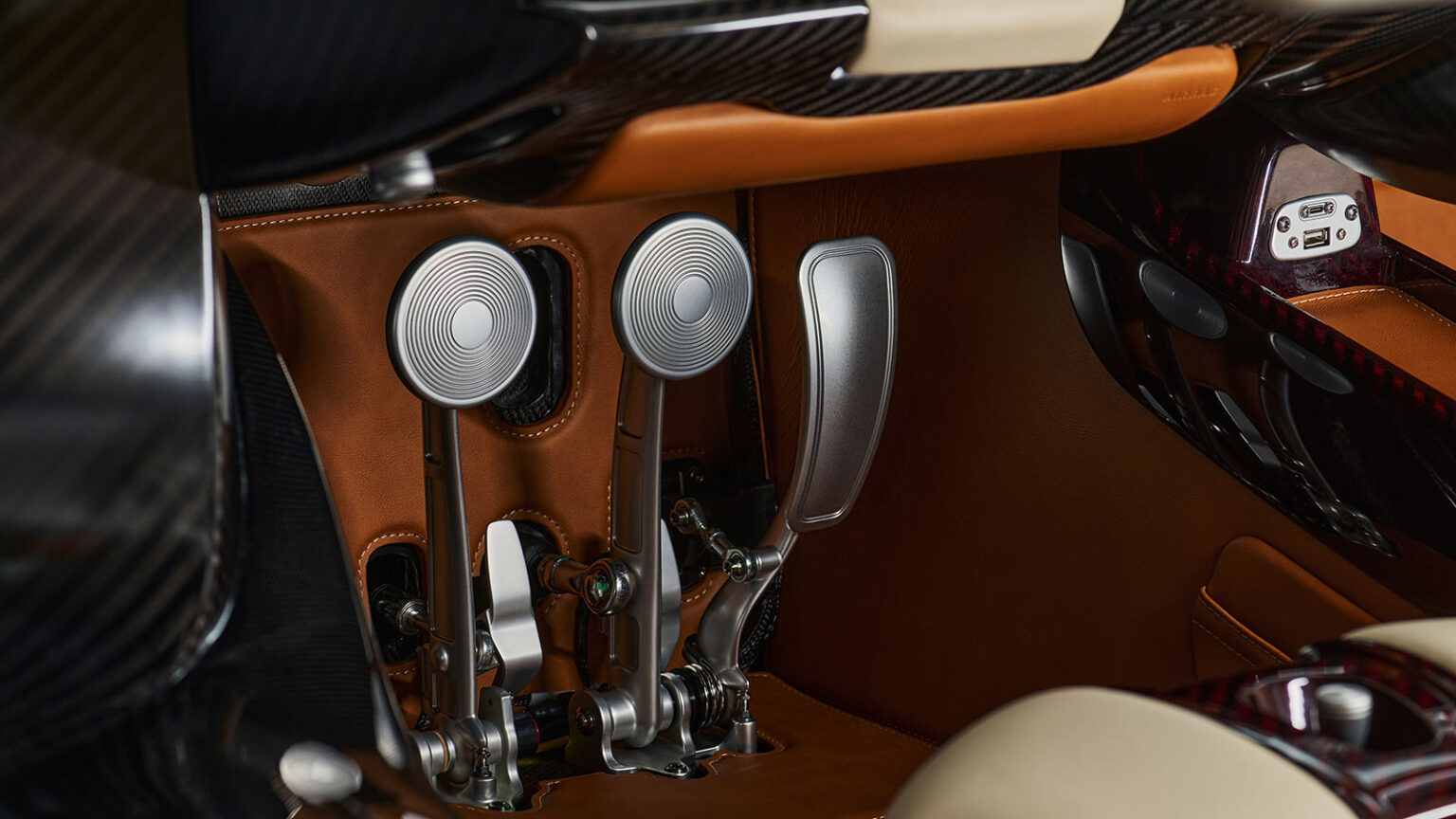 Pagani Utopia Roadster Unleashes Open-Top Power - IMBOLDN