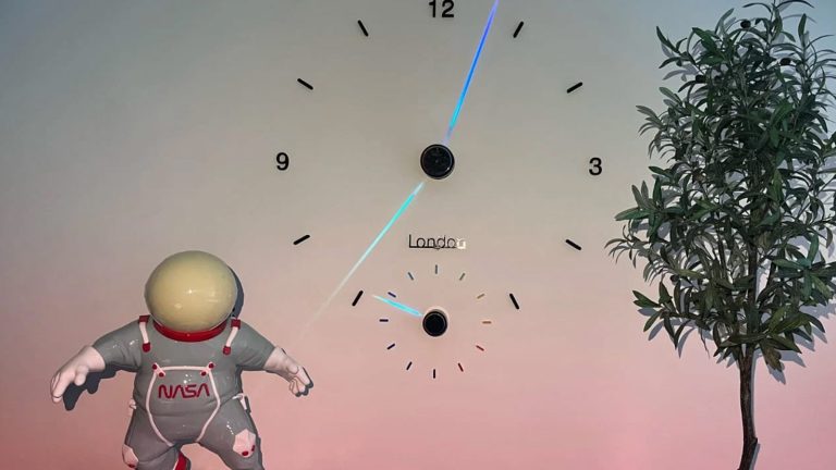 Hubble Traveller Clock Makes Smart Travel Seamless - IMBOLDN