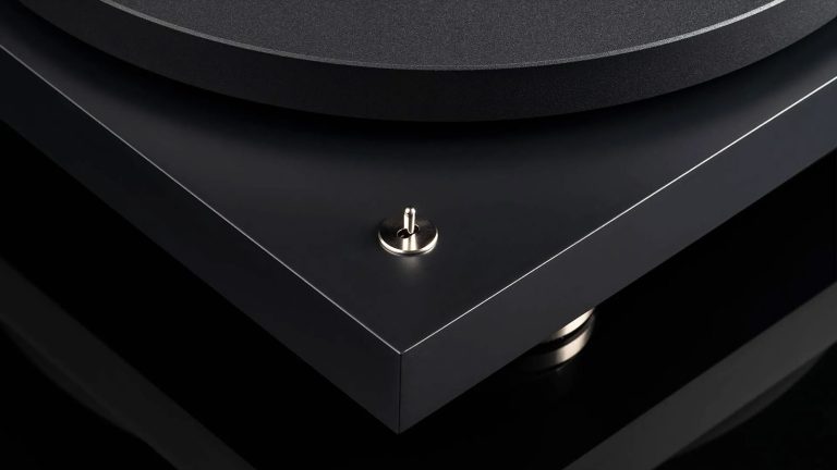 Pro-Ject's Debut PRO B Delivers Vinyl Perfection - IMBOLDN
