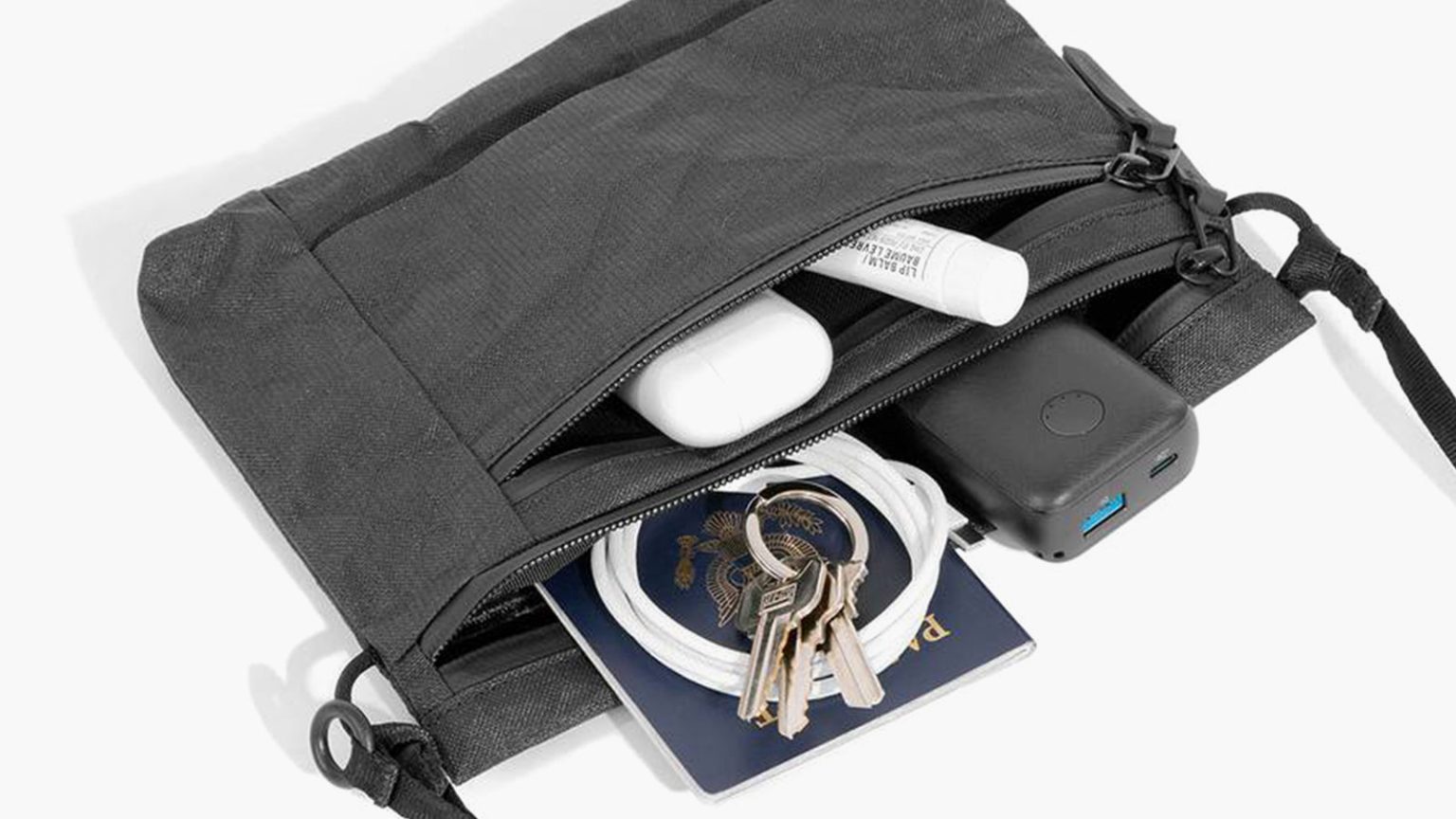 Smart Design Makes This Minimal Pouch Stand Out - IMBOLDN