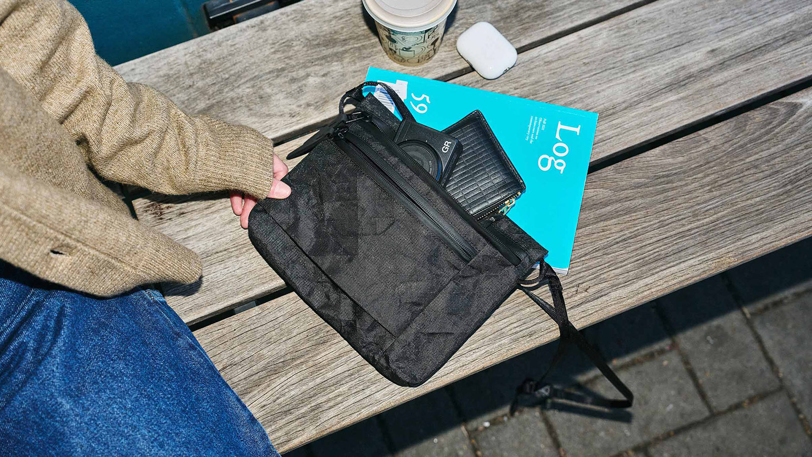 Smart Design Makes This Minimal Pouch Stand Out - IMBOLDN