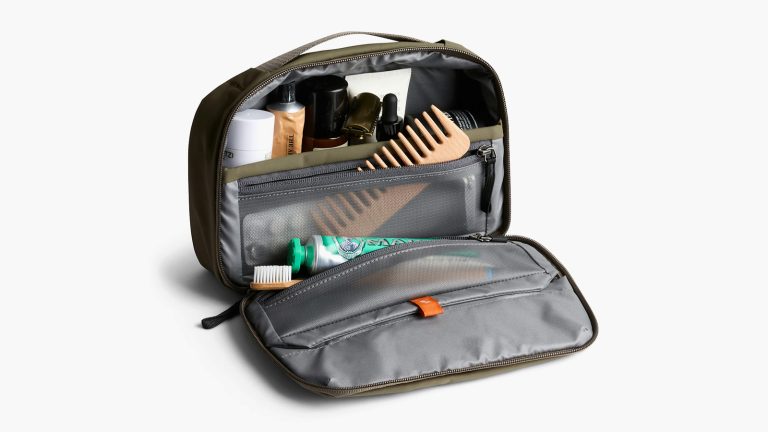Bellroy Hanging Toiletry Kit Keeps Travel Organized - IMBOLDN