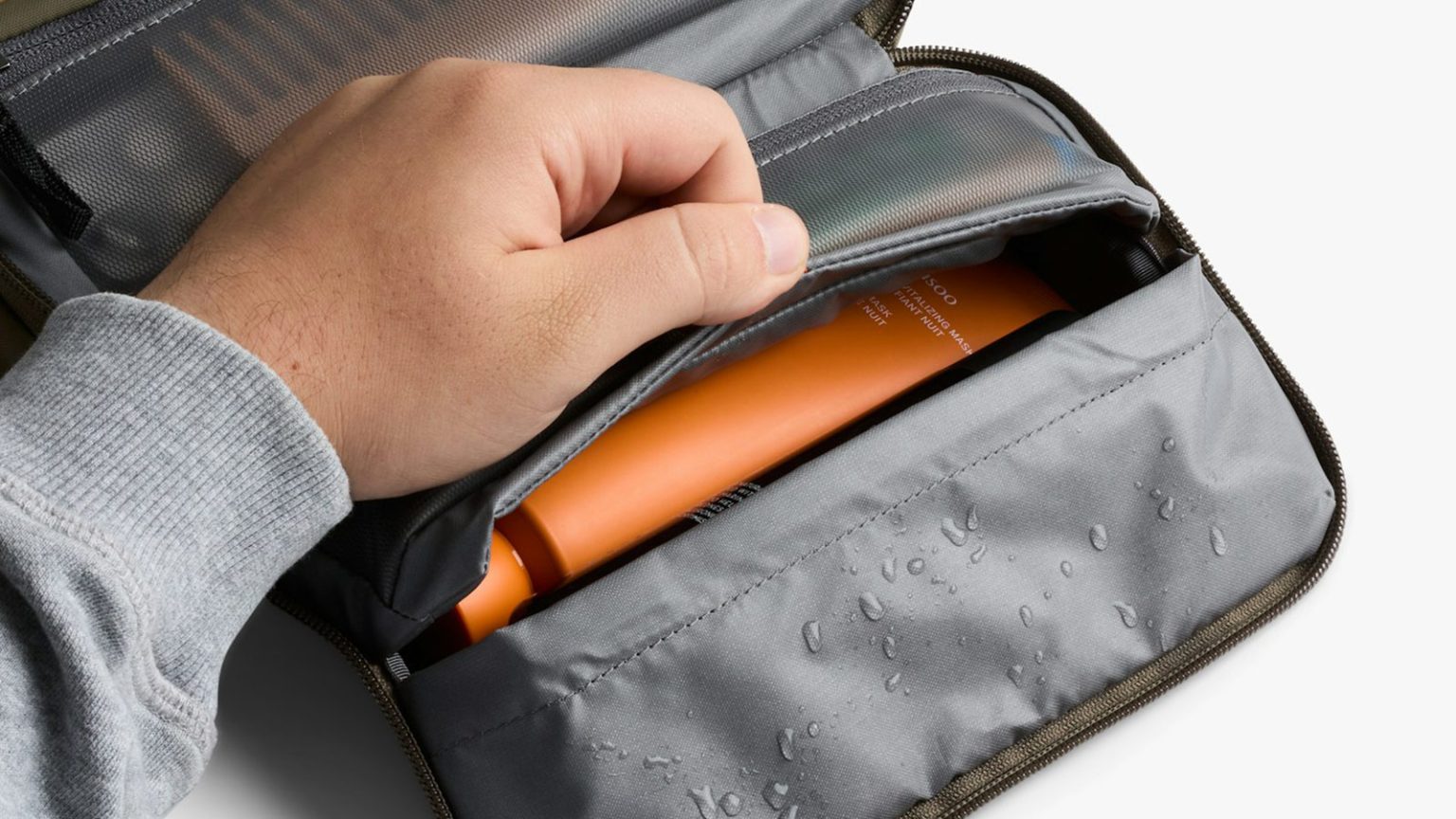 Bellroy Hanging Toiletry Kit Keeps Travel Organized - IMBOLDN