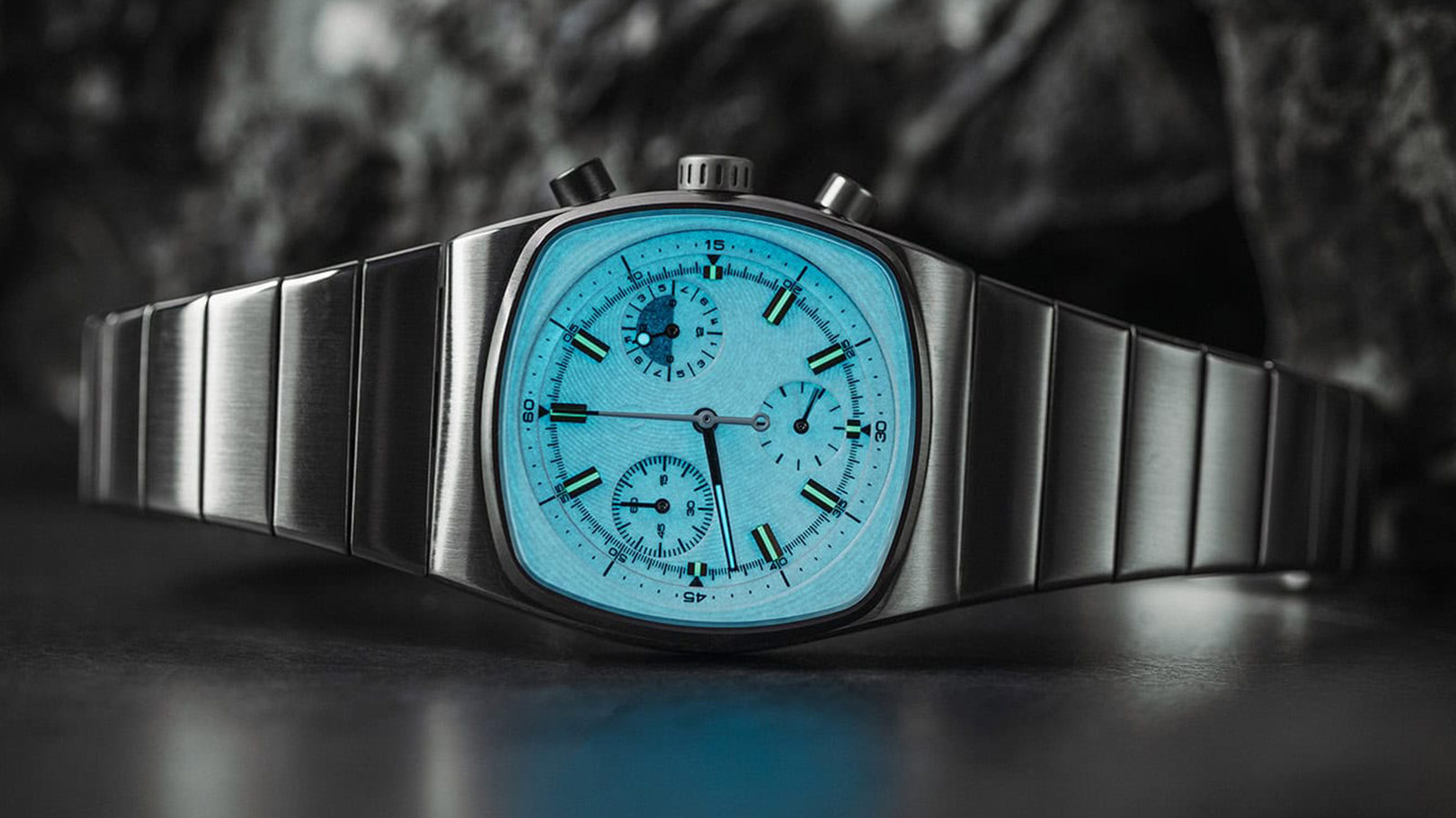 This Chrono Regulator Brings Vintage Pilot Style Alive - IMBOLDN