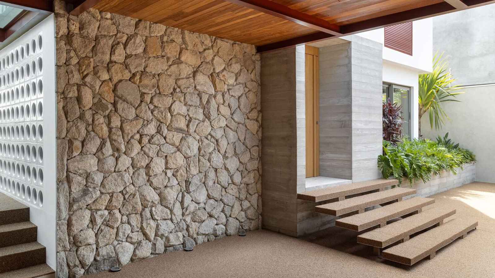 Faria House Blends Brick, Void, and Coastal Vibes - IMBOLDN