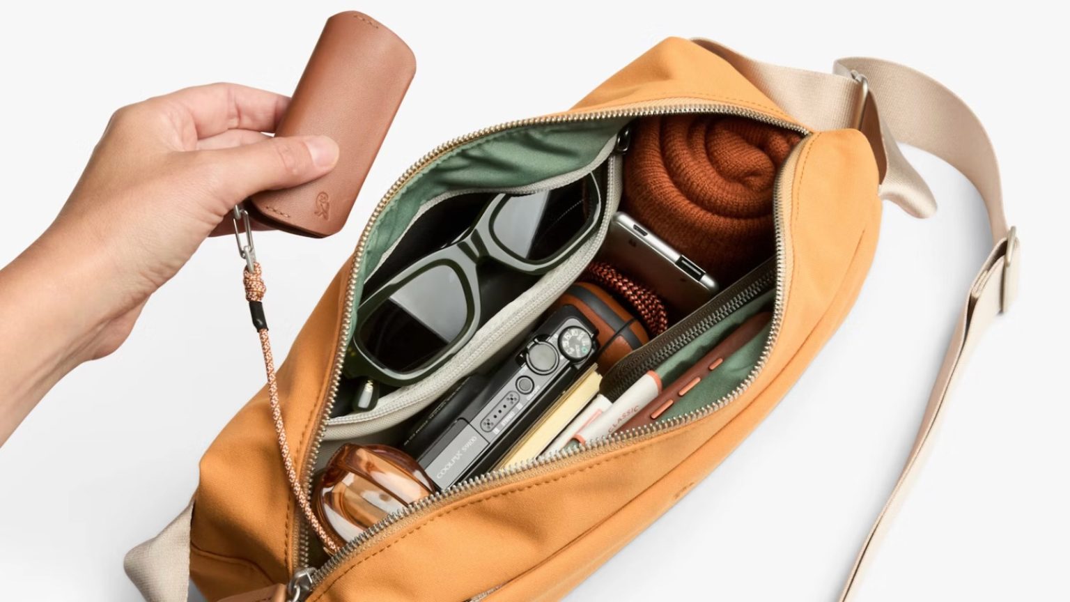 Bellroy Classic Sling Bag: Sleek & Functional - IMBOLDN